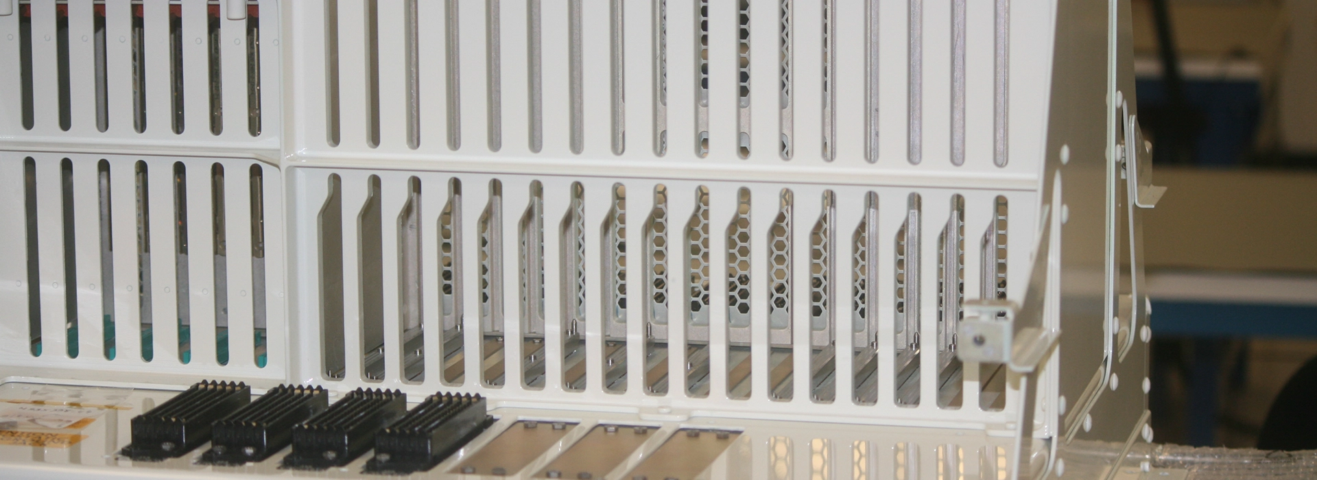 dataCon - Chassis Assembly